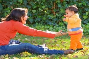 Cómo Estimular Los Primeros Pasos Del Bebé Ayudar A Caminar